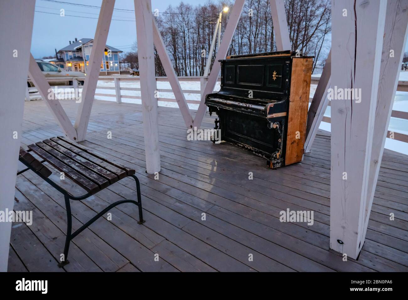 Gazebo piano hi-res stock photography and images - Alamy