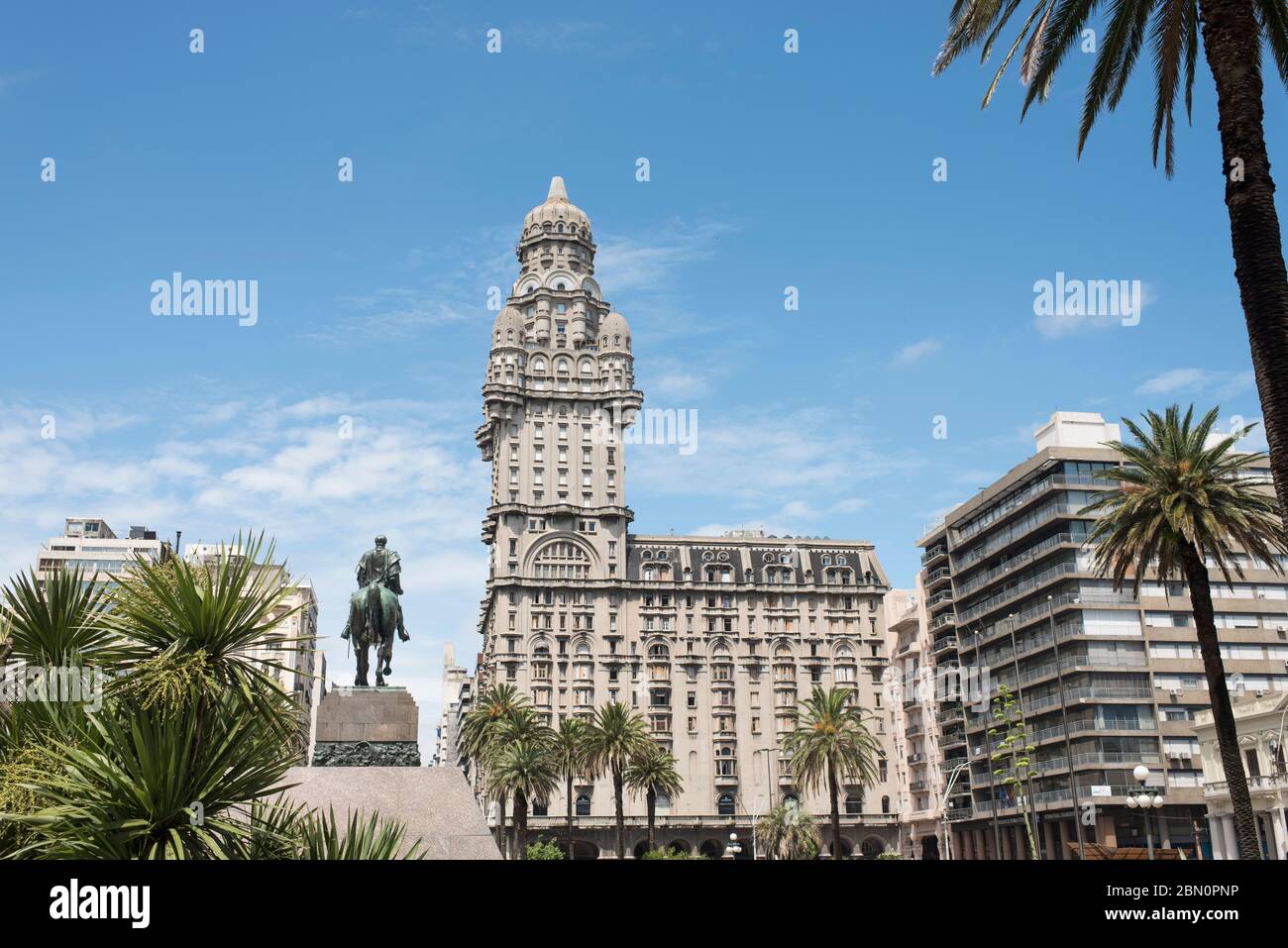 Montevideo / Uruguay, Dec 29, 2018: Independence Square, Plaza ...