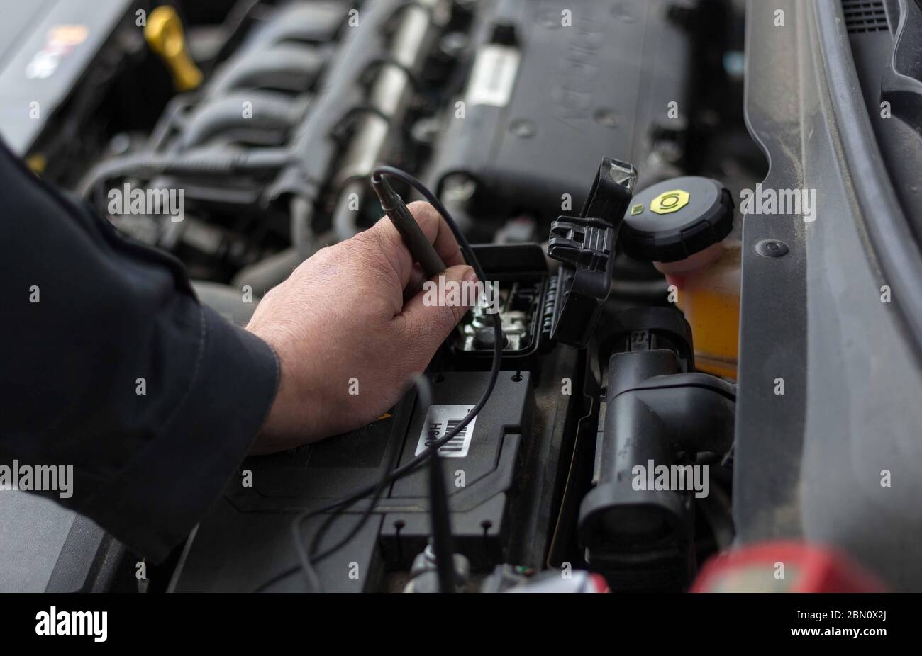 The Auto mechanic auto repair Stock Photo - Alamy