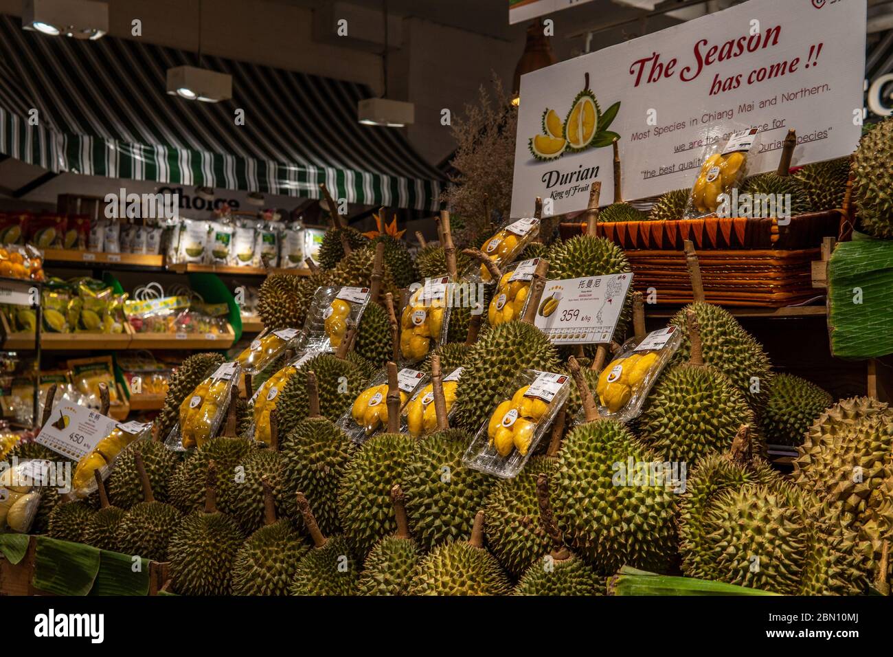 Walmart store fruit hi-res stock photography and images - Alamy