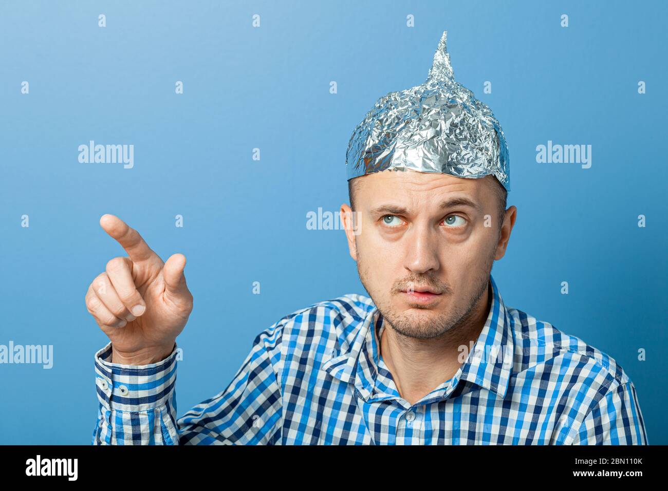 Mind reading helmet hi-res stock photography and images - Alamy