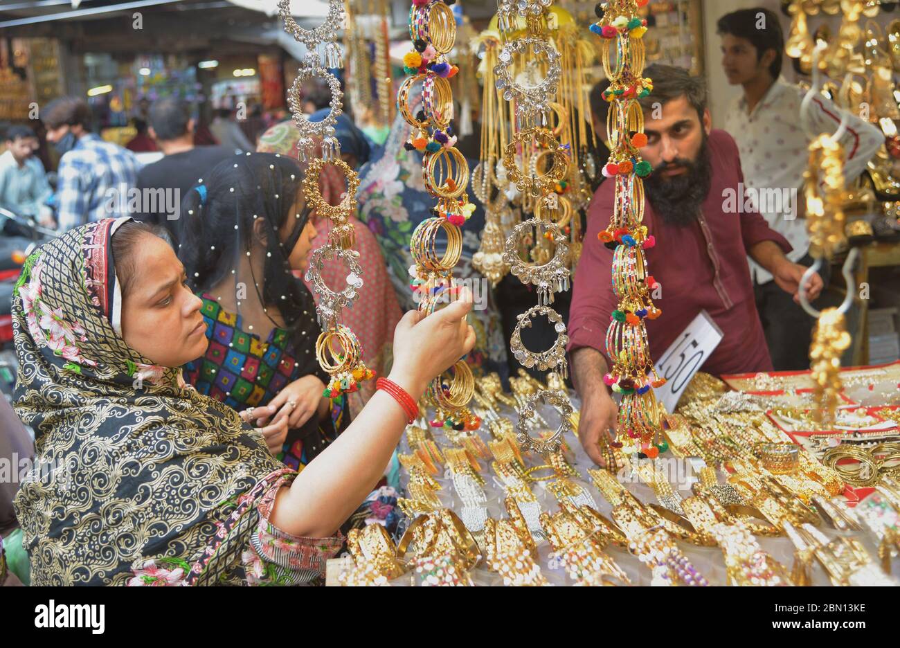 Anarkali bazaar lahore pakistan hi-res stock photography and images - Alamy