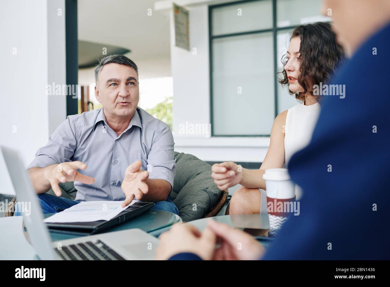Middle aged employees hi-res stock photography and images - Alamy
