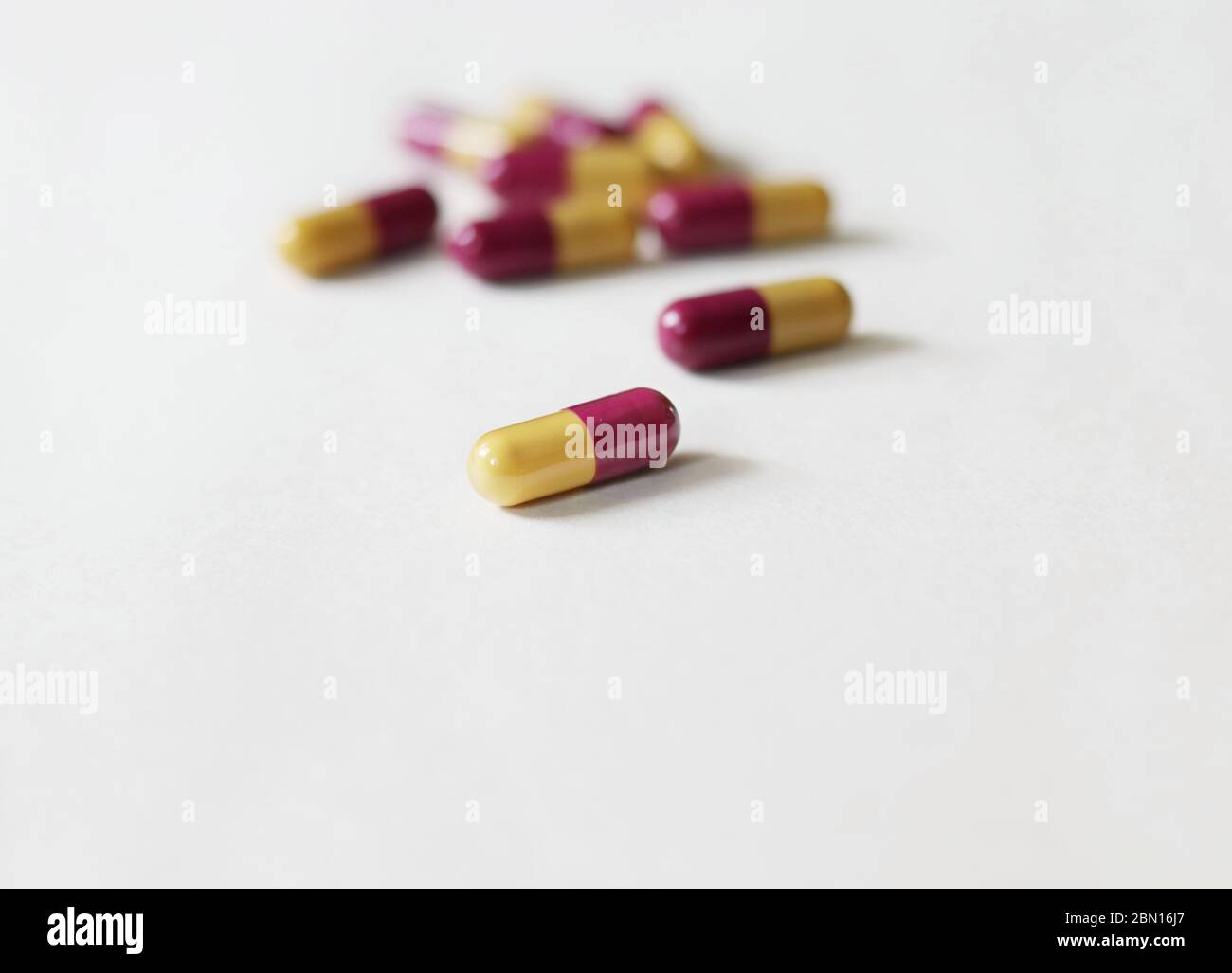 Yellow capsule hi-res stock photography and images - Alamy
