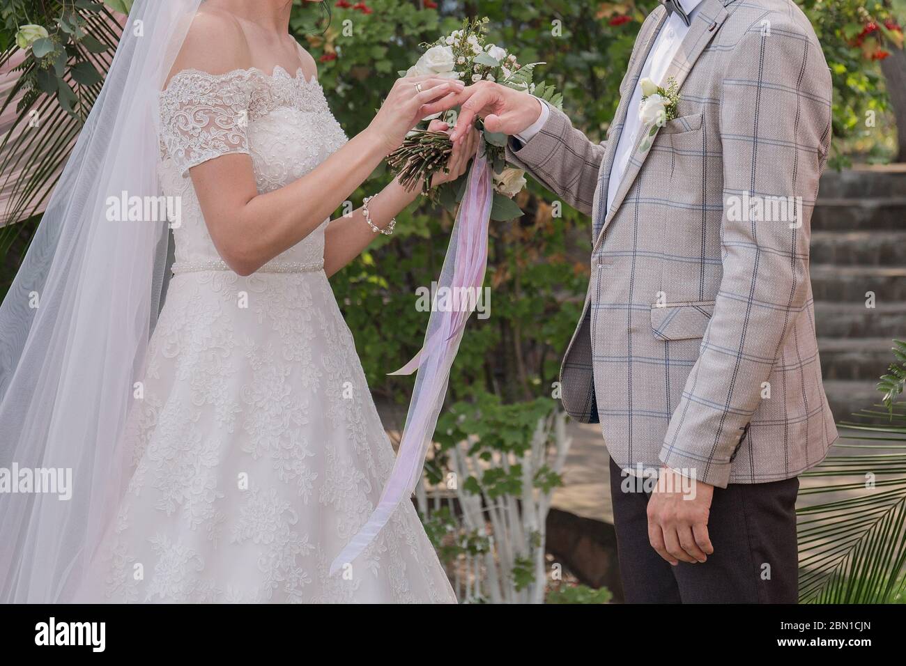 the bride and groom at a wedding ceremony Stock Photo - Alamy