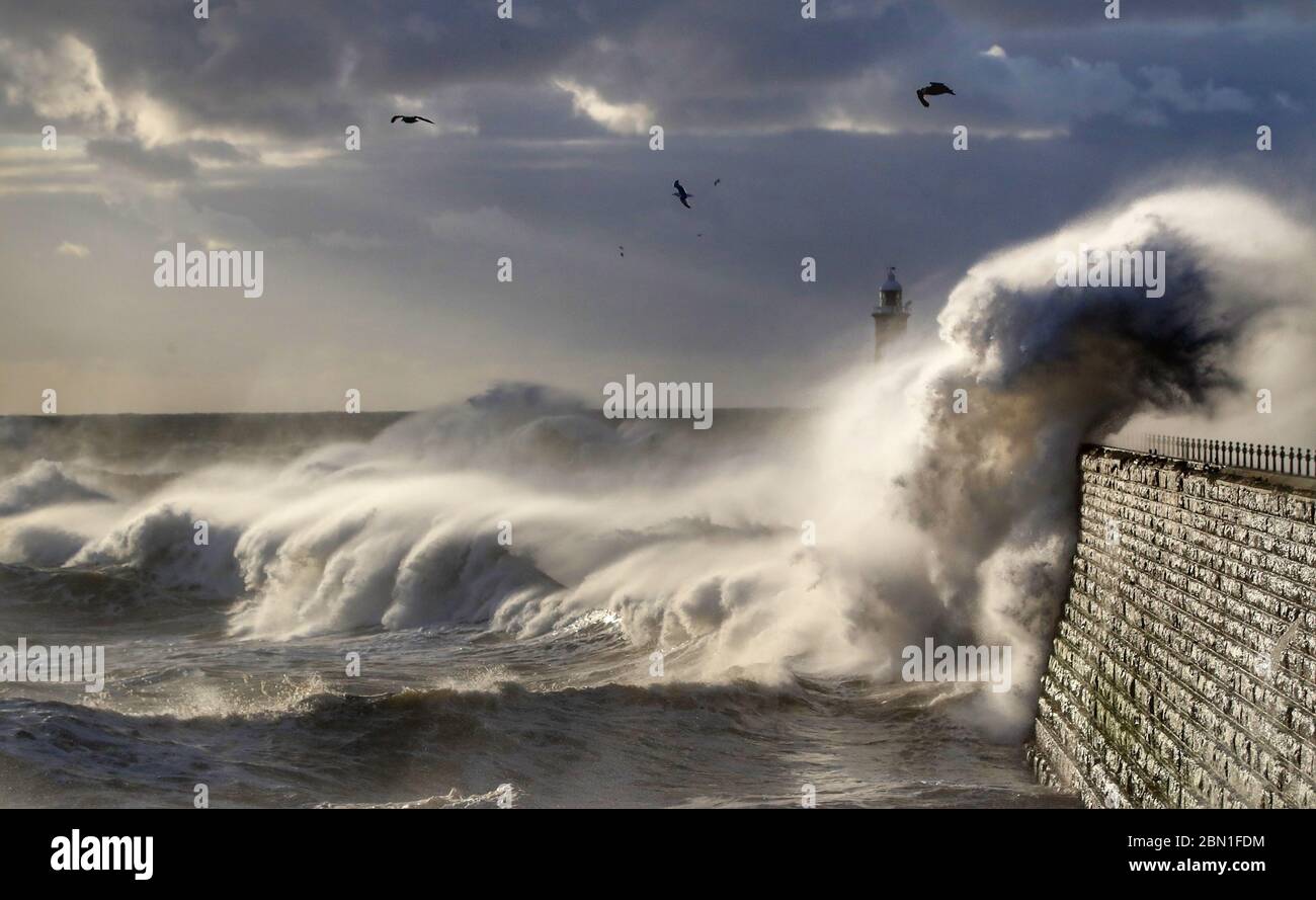 Waves crash tynemouth pier hi-res stock photography and images - Alamy