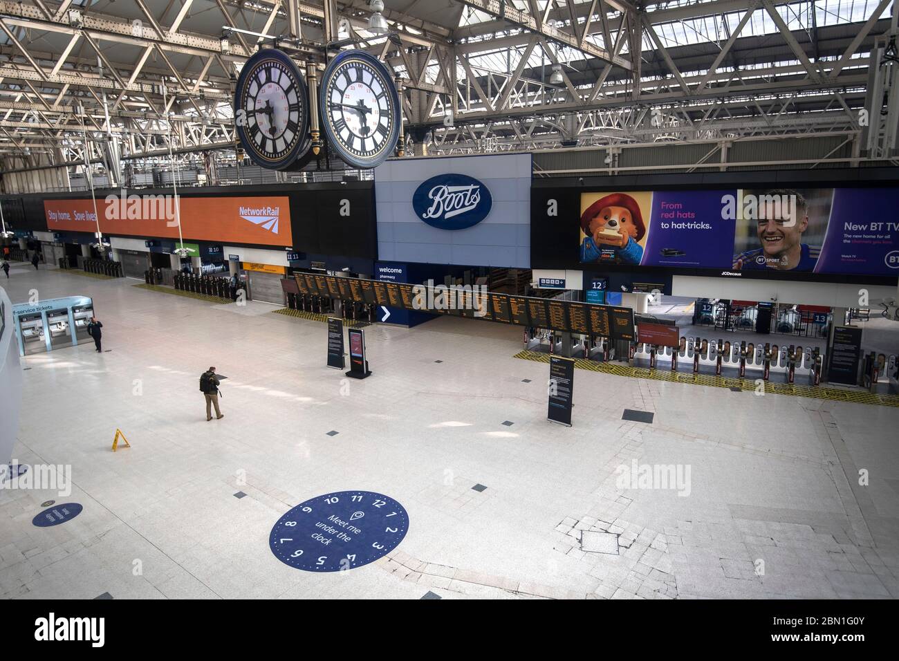 Empty concourse waterloo station hi-res stock photography and images ...