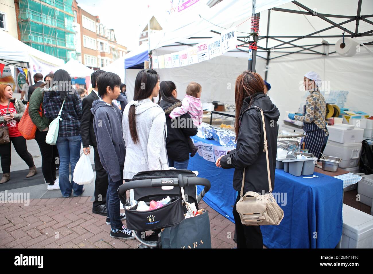 Amthai thai thames festival hi-res stock photography and images - Alamy