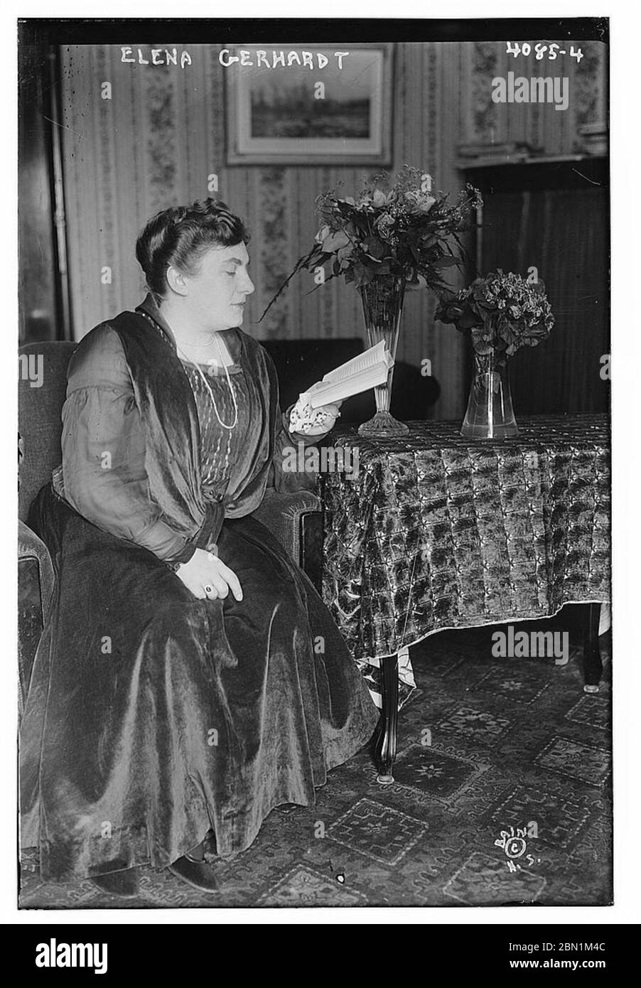 Black background elena hi-res stock photography and images - Alamy