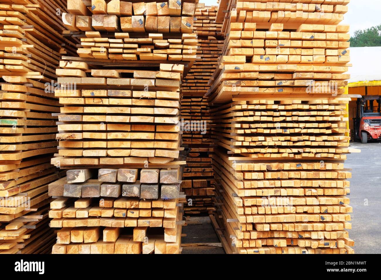 Plank stack hi-res stock photography and images - Alamy