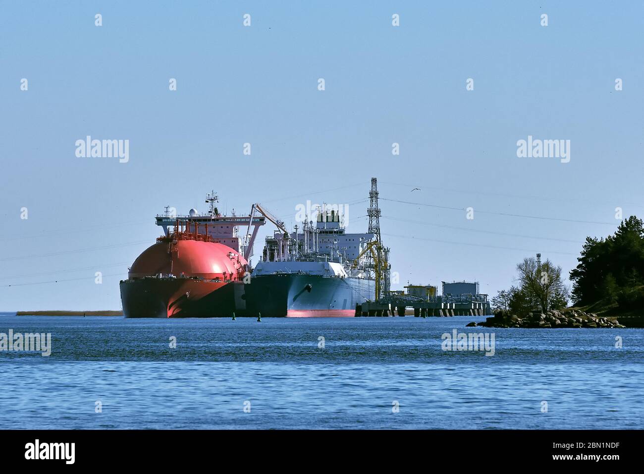 Lng regasification terminal hi-res stock photography and images - Alamy