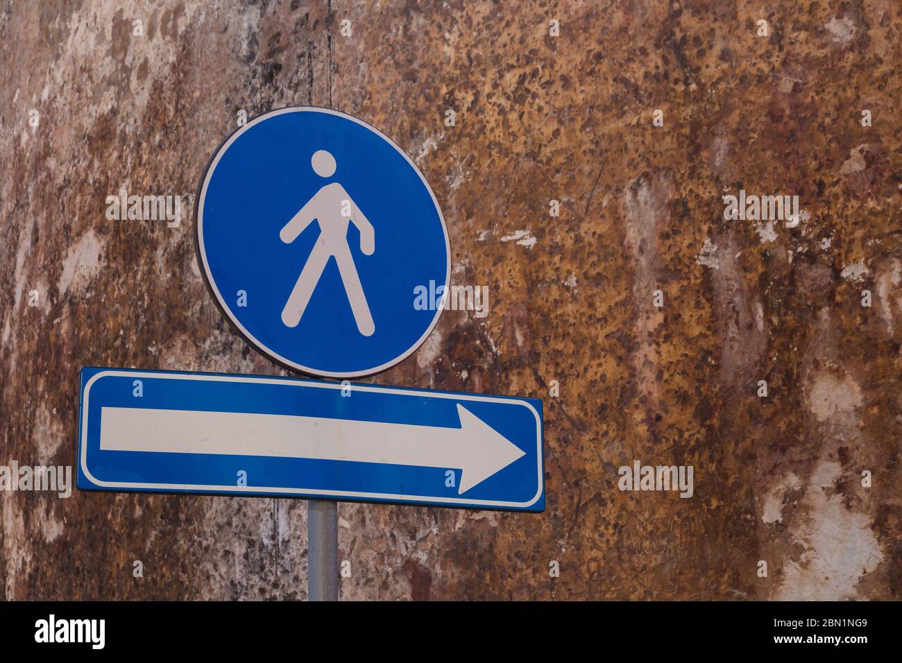 Pedestrian direction signs hi-res stock photography and images - Alamy