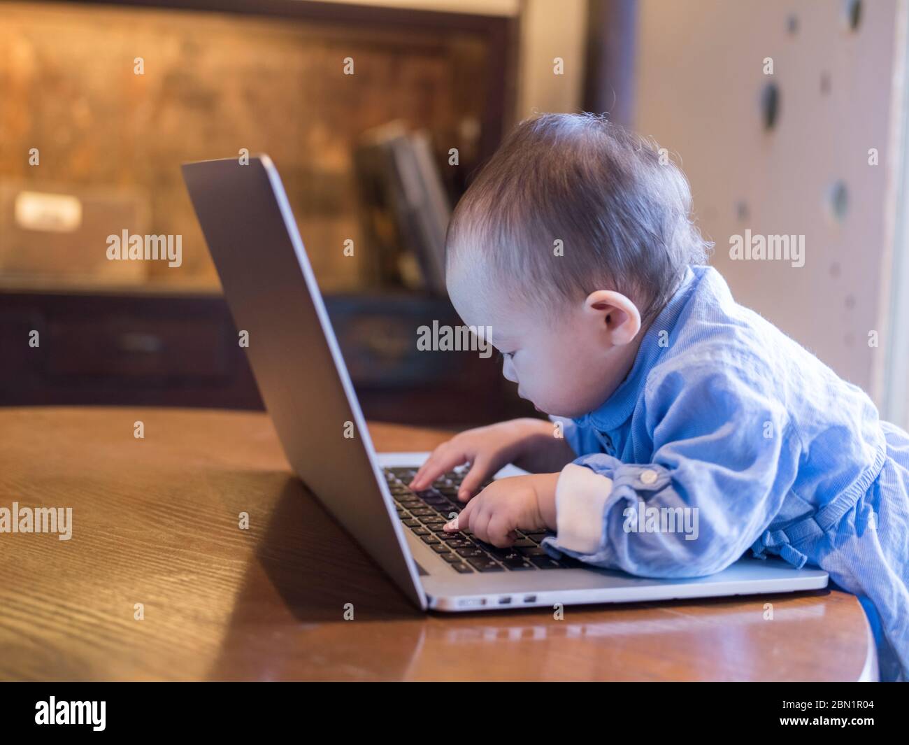 Baby chat hi-res stock photography and images - Alamy