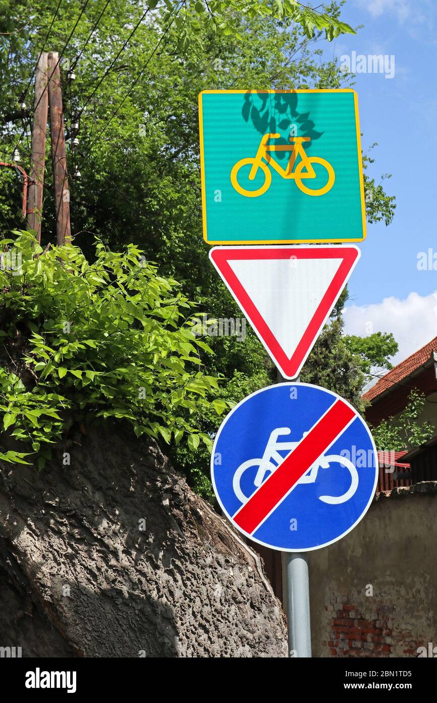 Bicycle traffic signs hi-res stock photography and images - Alamy
