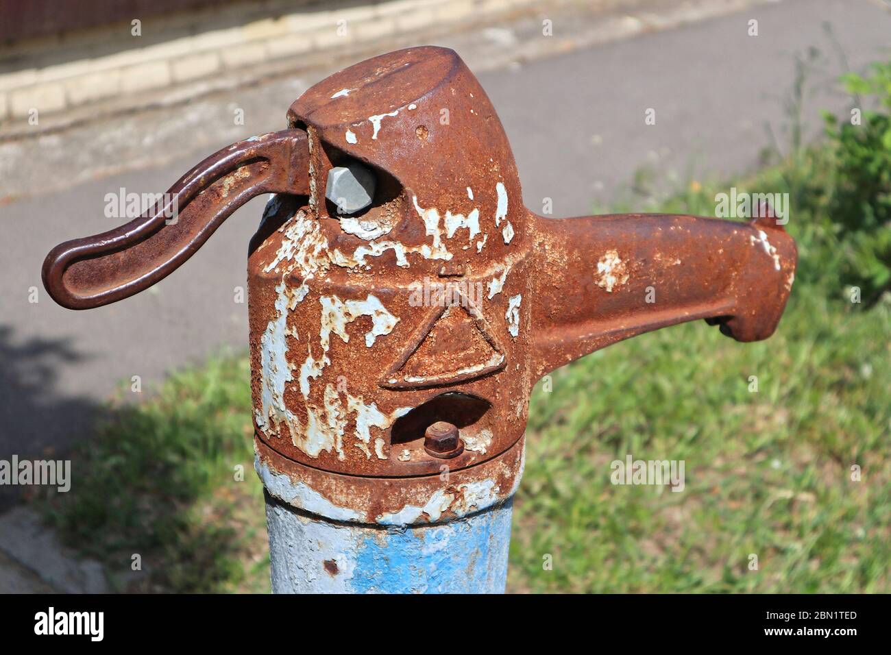 Old rusty pump well on the street Stock Photo - Alamy