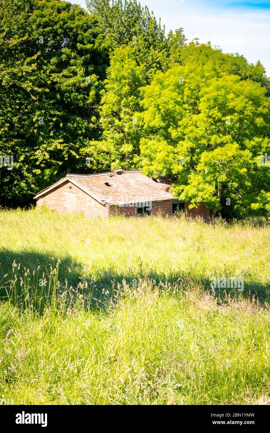 Single storey building hi-res stock photography and images - Alamy