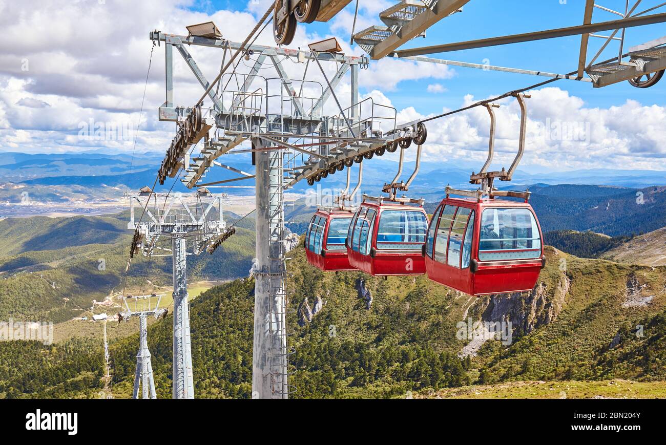The Shika Snow Mountain cable car, Blue Moon Valley, China Stock Photo ...