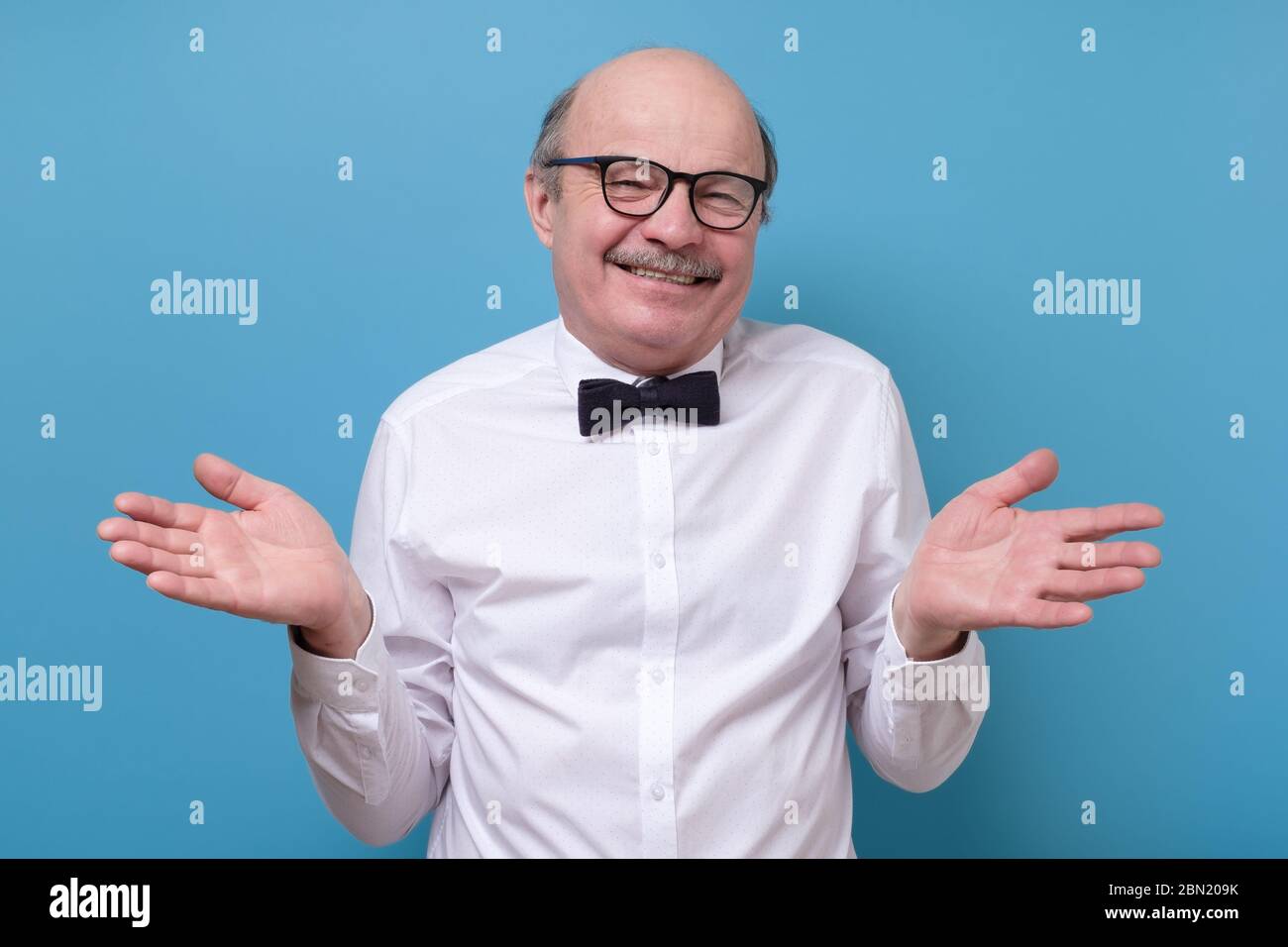 Man raising hand confused hi-res stock photography and images - Alamy