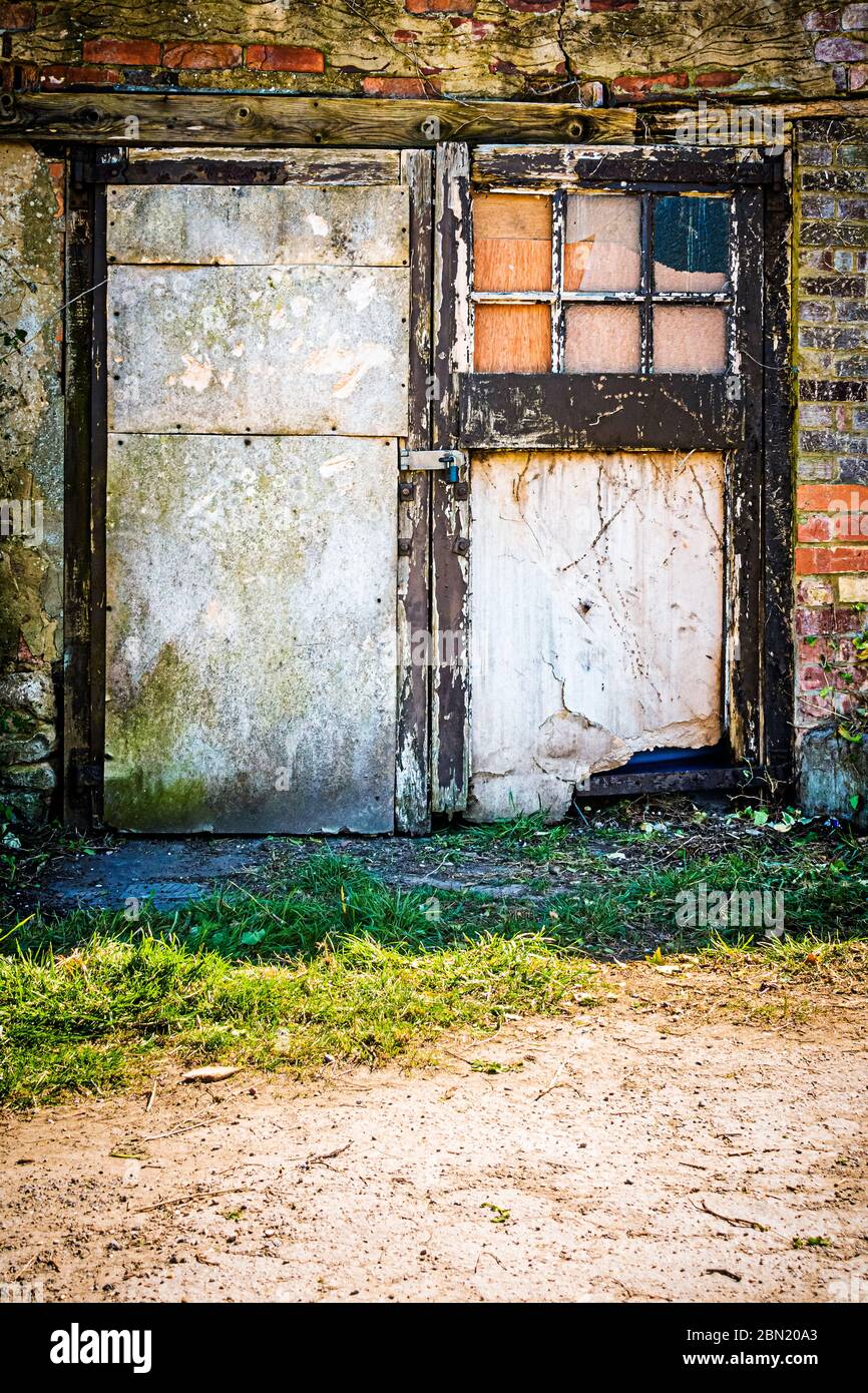 Broken doors hi-res stock photography and images - Alamy