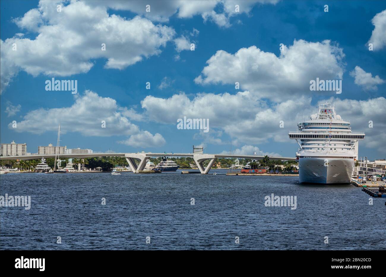 Cruise Ship by Fort Lauderdale DrawBridge Stock Photo - Alamy