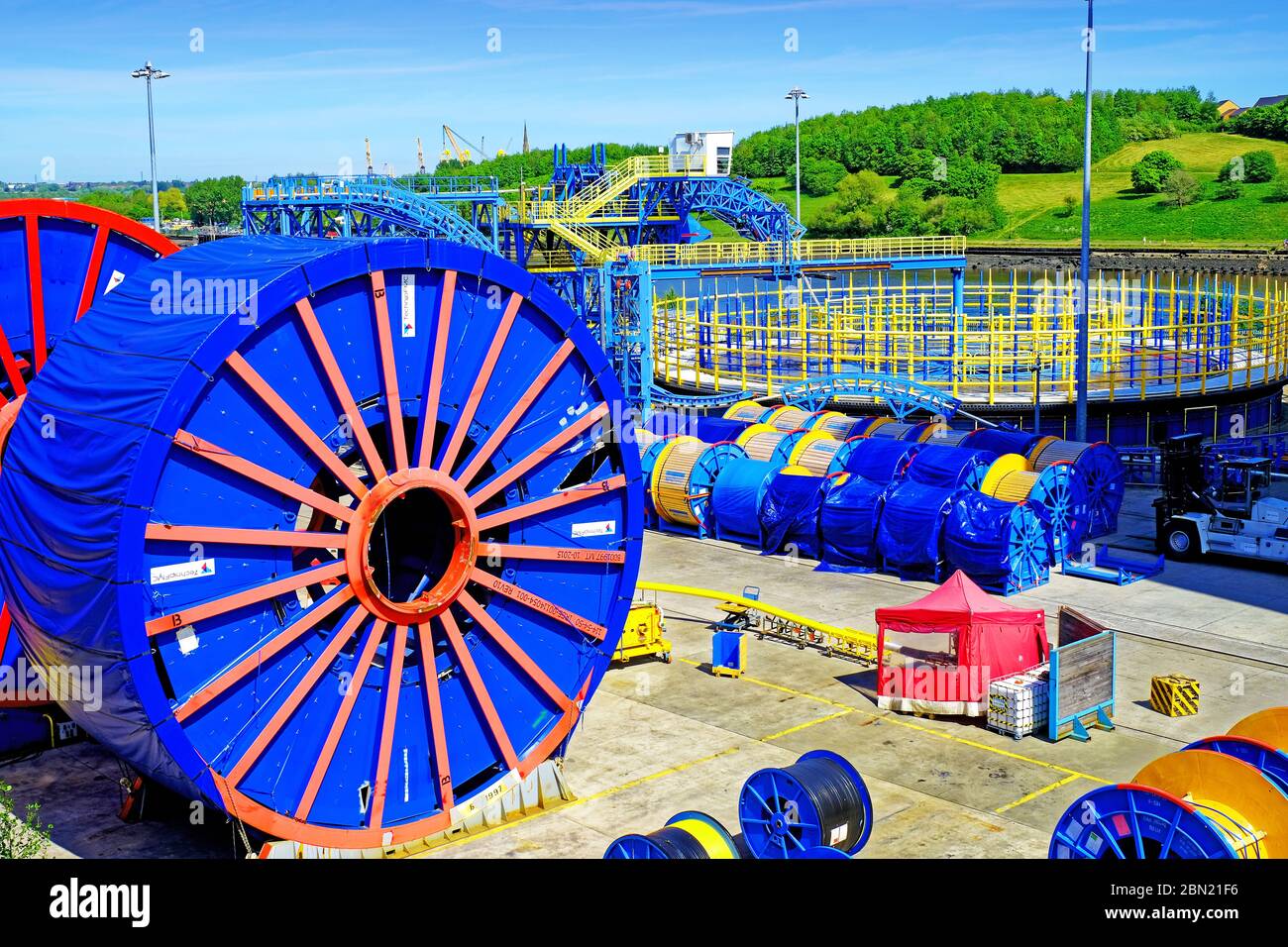 Underwater power cable hi-res stock photography and images - Alamy