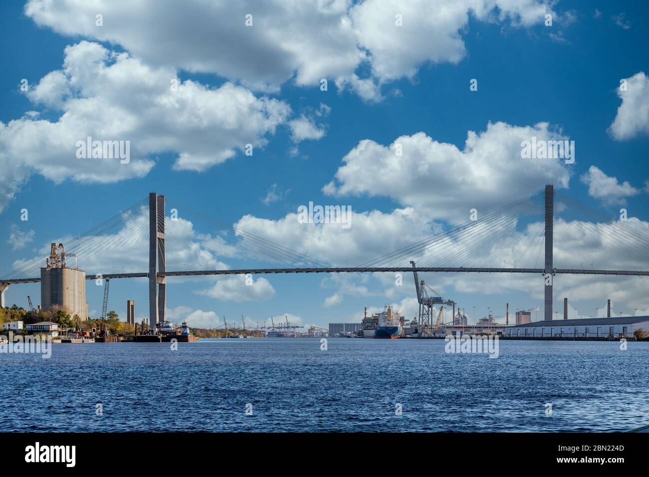 Bridge over docks hi-res stock photography and images - Alamy