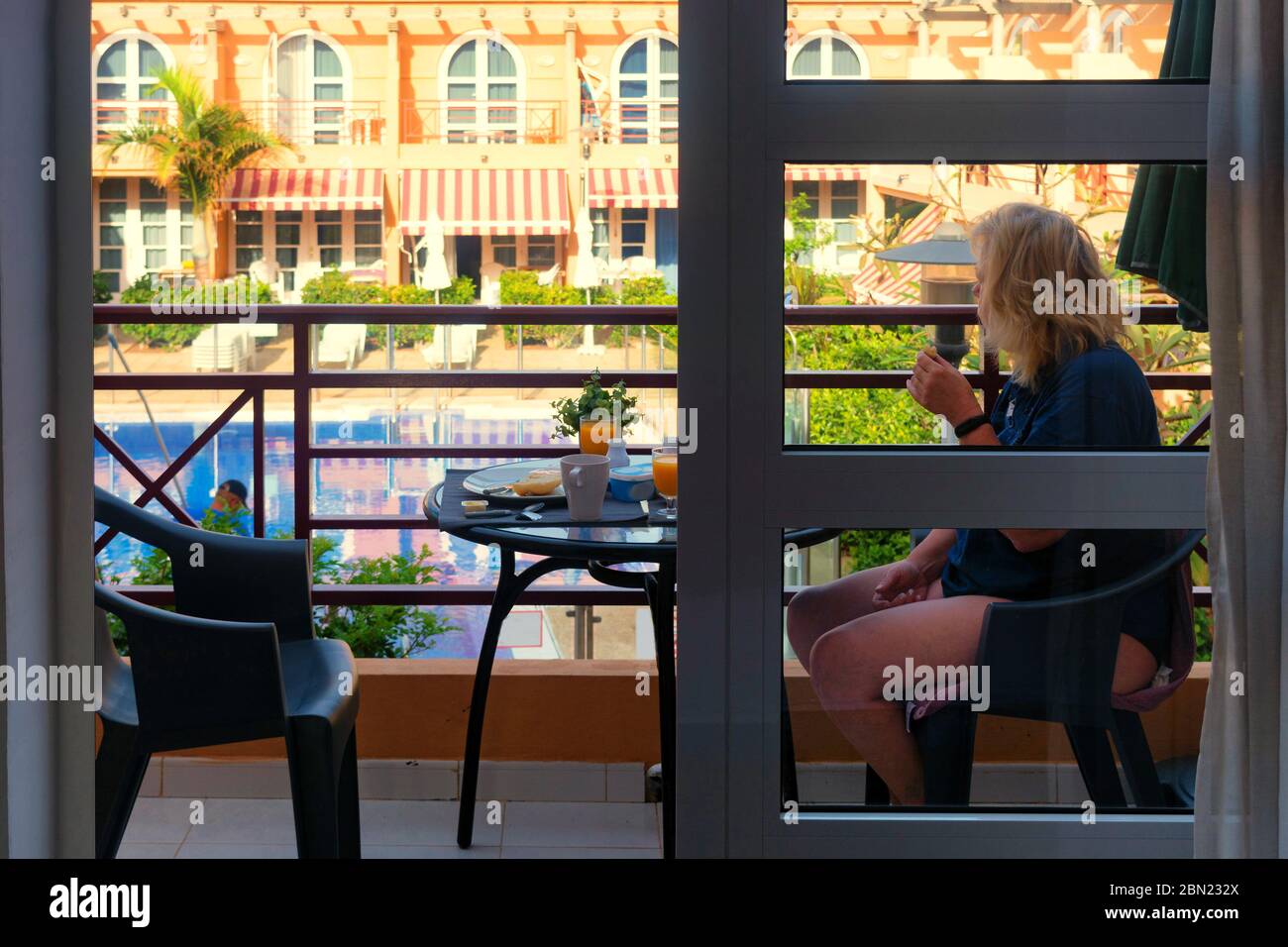 Woman having breakfast and brunch on the balcony of a luxury hotel ...