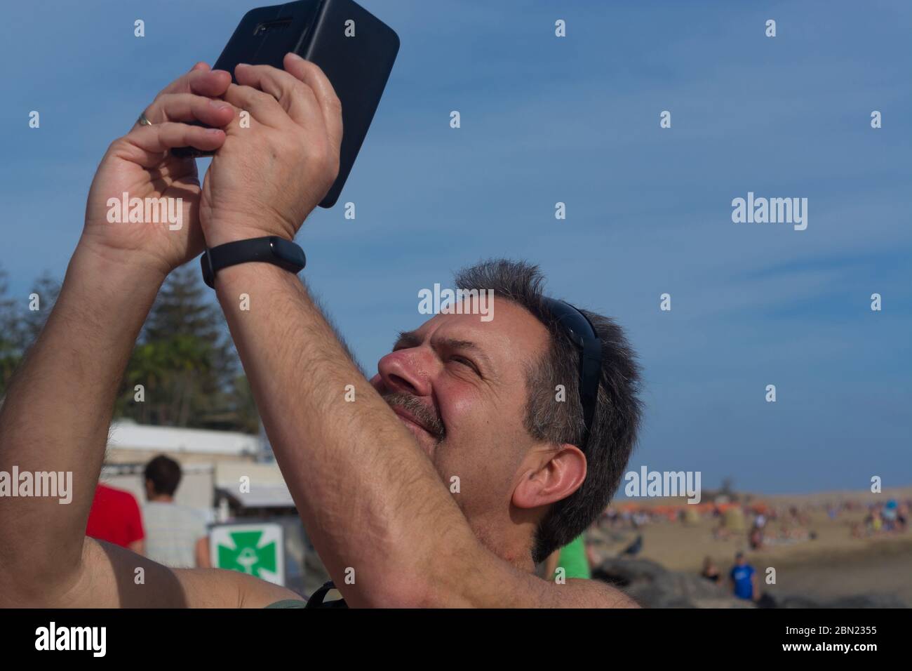 Caucasian man makes selfie with mobile phone. Camera on a beach Stock ...