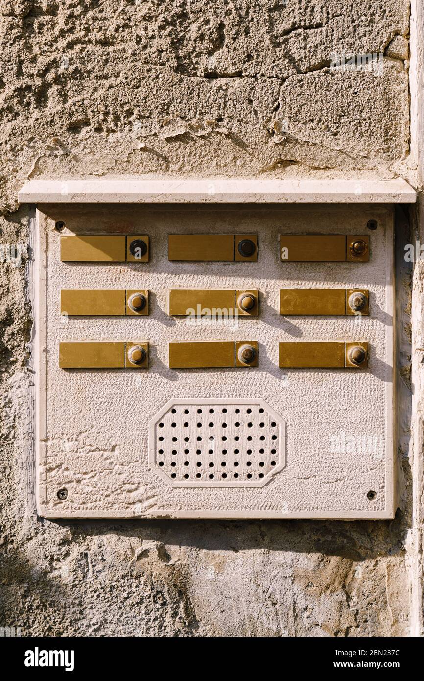 Old intercom button on wall hi-res stock photography and images - Alamy
