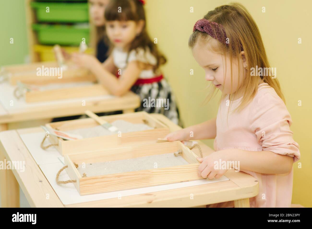 Kids playing in sand table hi-res stock photography and images - Alamy