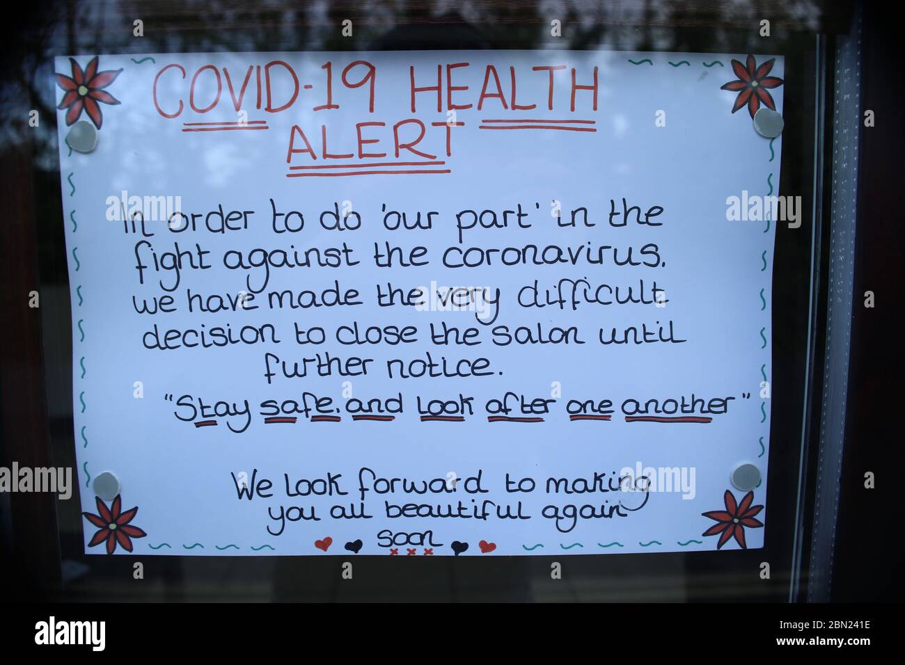 Covid 19 Sign in shop window Stock Photo - Alamy