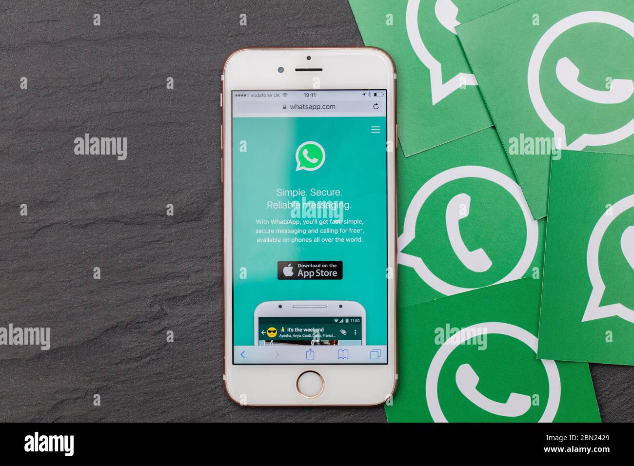 Whatsapp logo uk hi-res stock photography and images - Alamy
