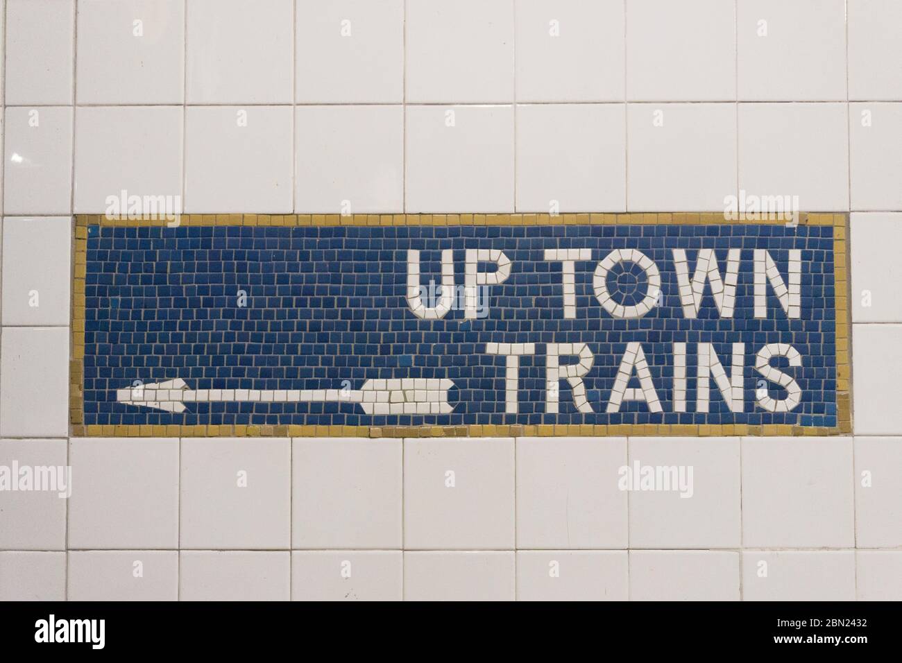 Train station direction arrow sign hi-res stock photography and images ...