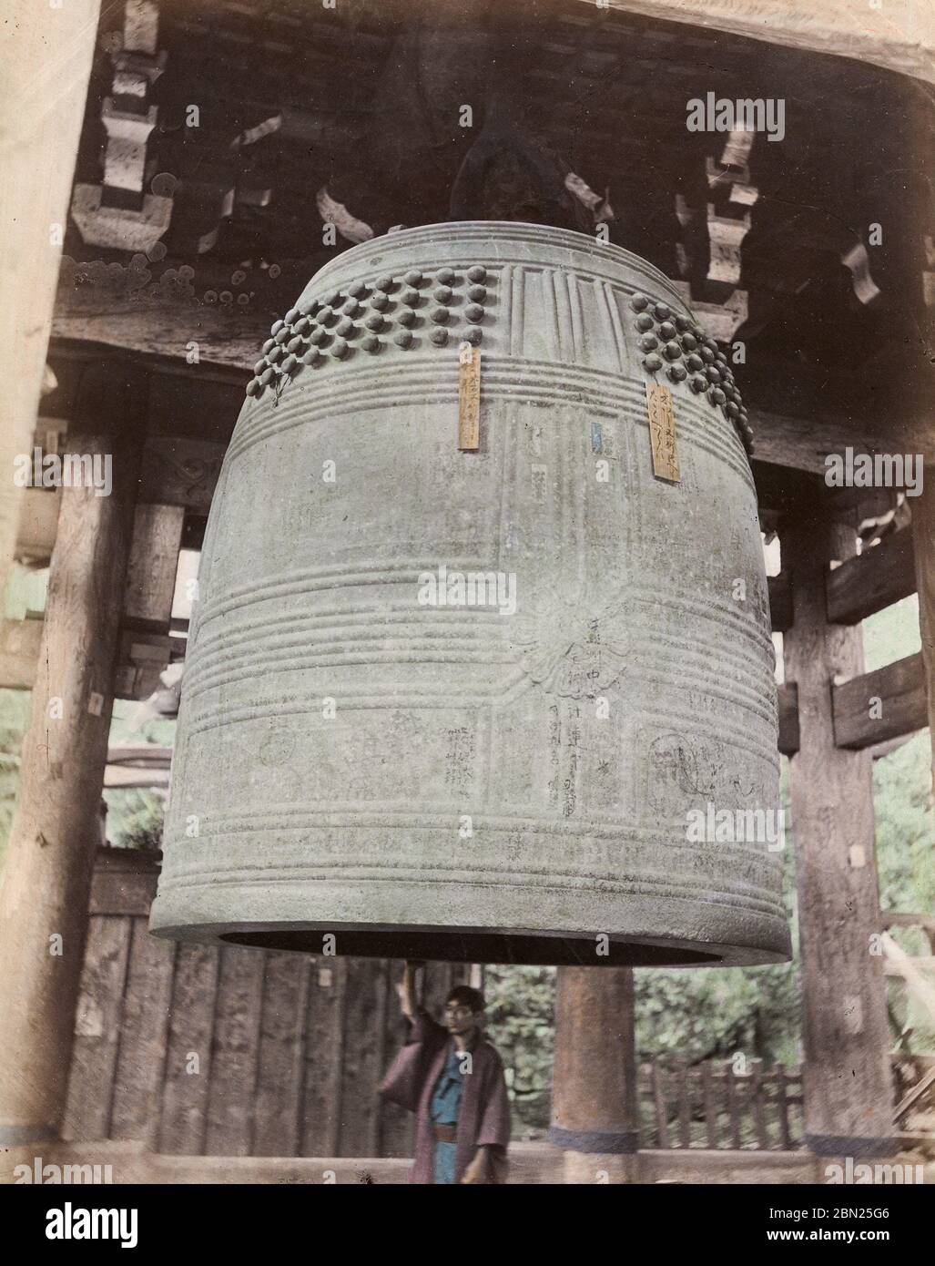 Great bell in the Chion-in Temple, kyoto Japan Stock Photo - Alamy
