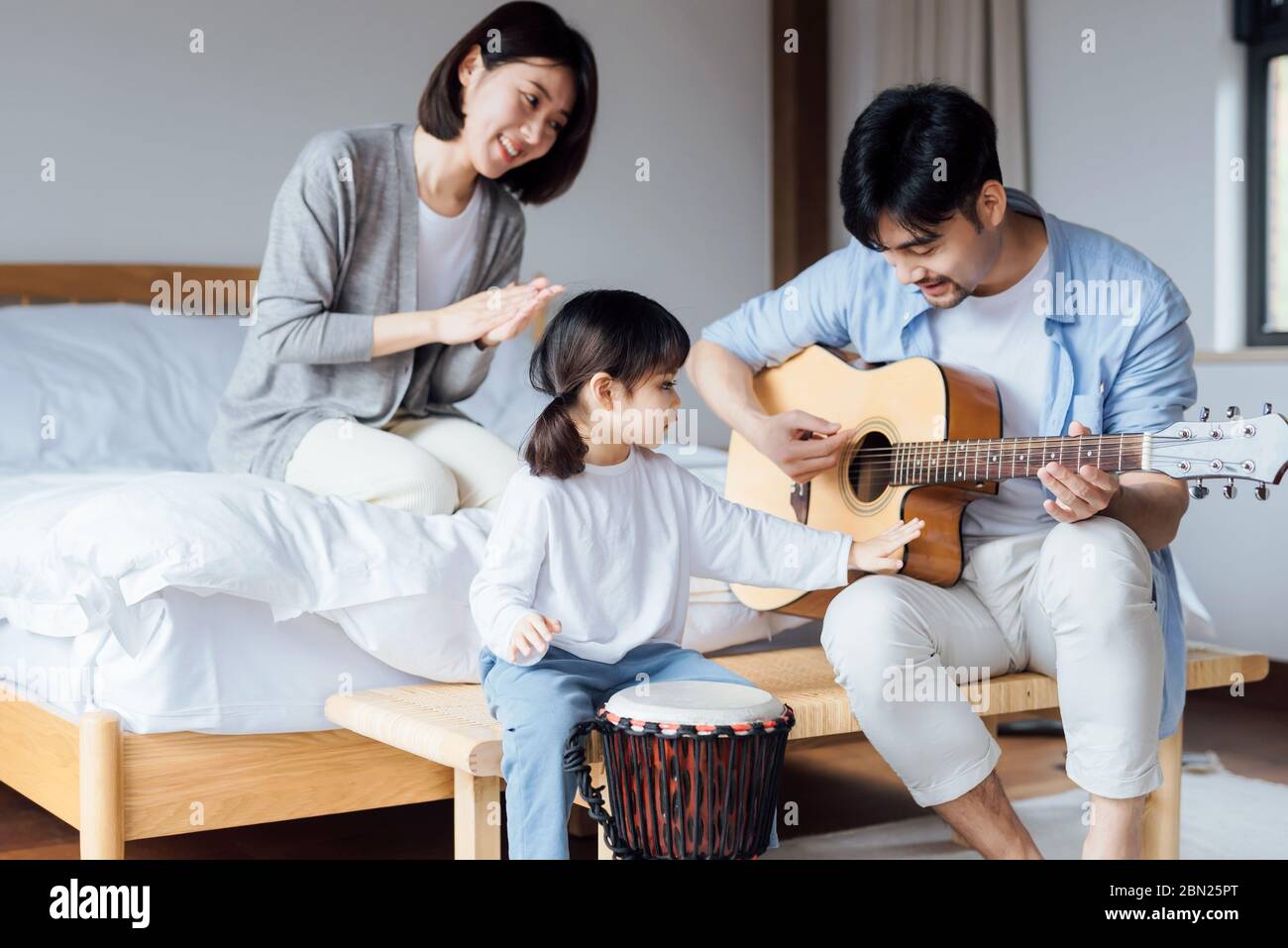 Happiness family High Resolution Stock Photography and Images - Alamy