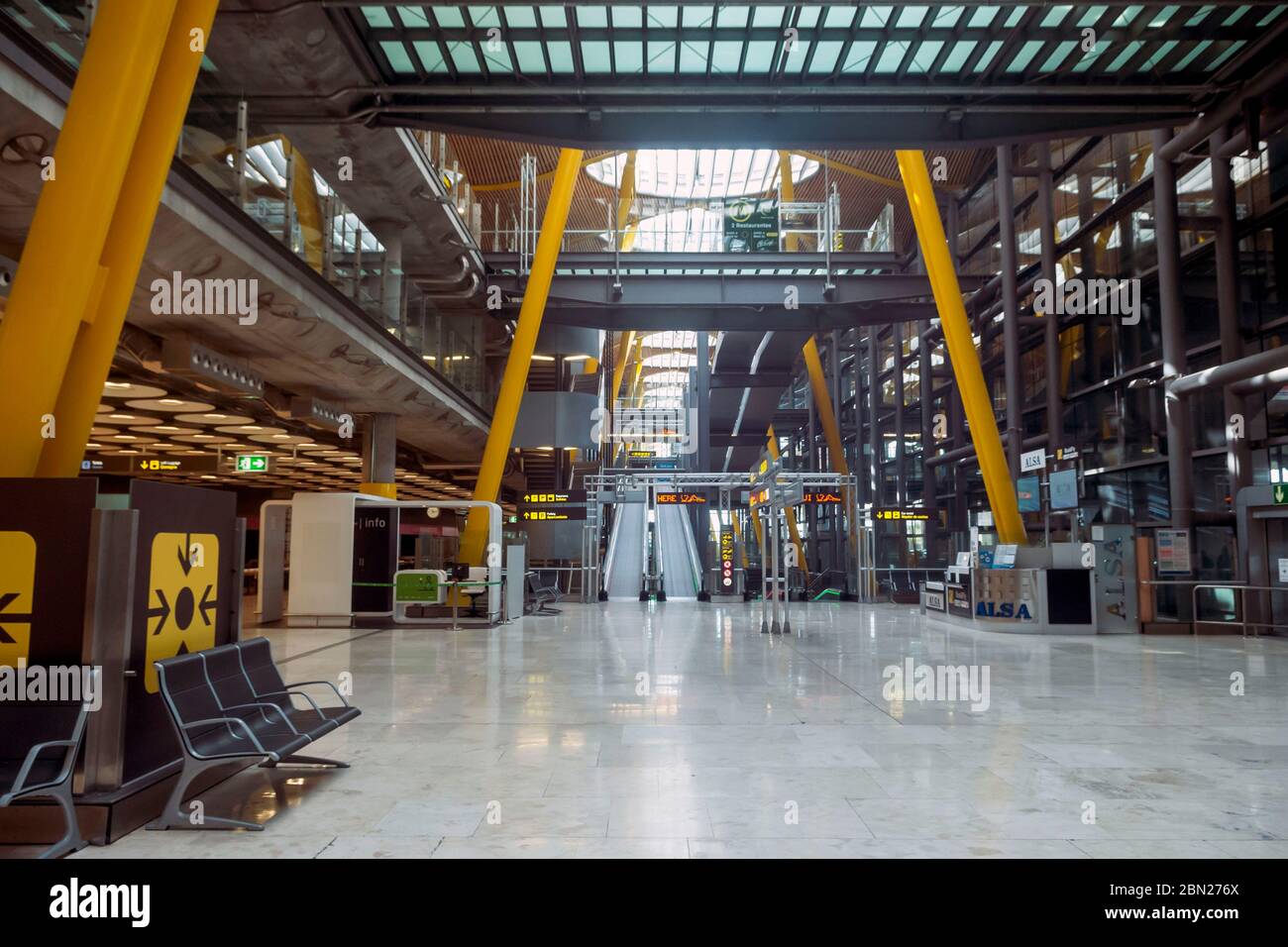 Madrid airport terminal 2 hi-res stock photography and images - Alamy
