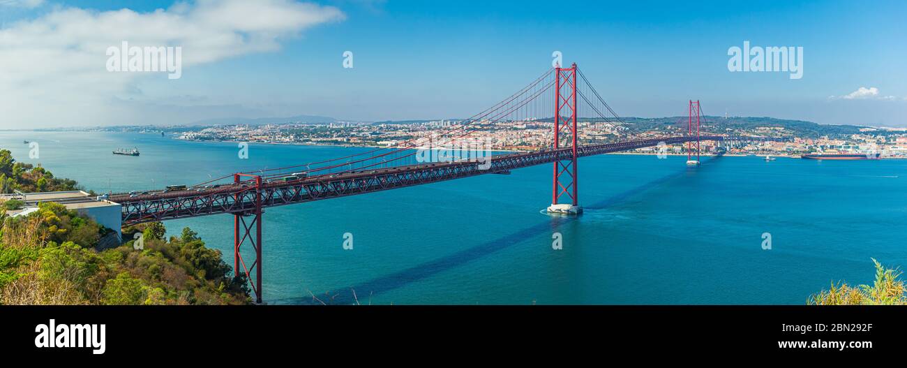Red iron bridge hi-res stock photography and images - Alamy