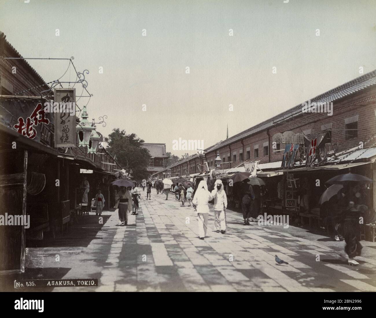 Row shops historical building hi-res stock photography and images - Alamy