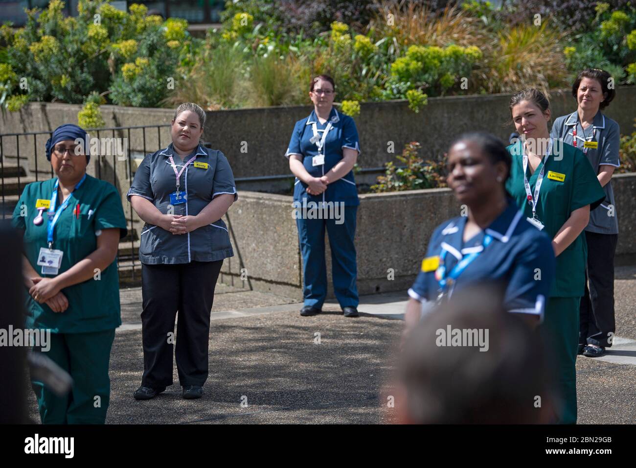 Nurses stand together outside st thomass hospital hi-res stock ...