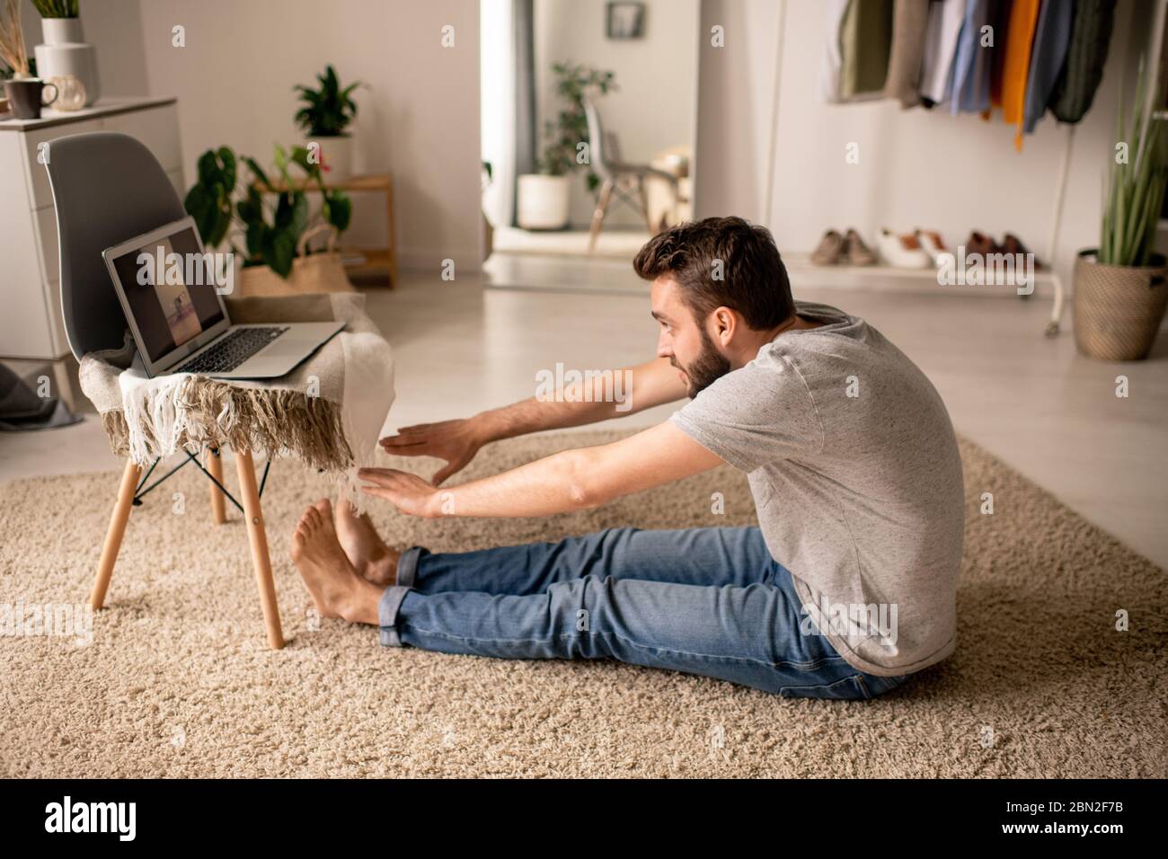 Bending feet hi-res stock photography and images - Alamy