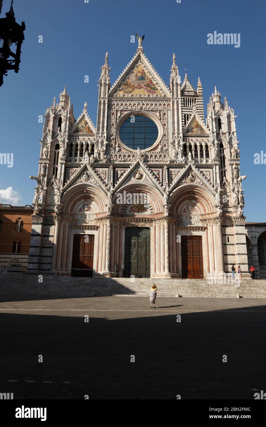 Cattedrale di santa maria assunta siena hi-res stock photography and ...