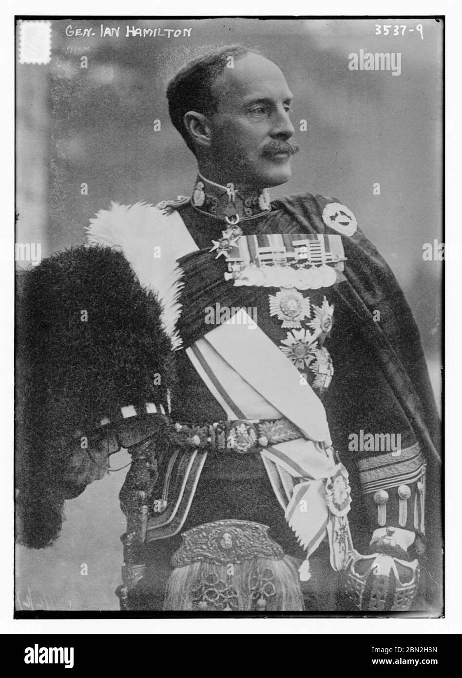 Ian hamilton Black and White Stock Photos & Images - Alamy