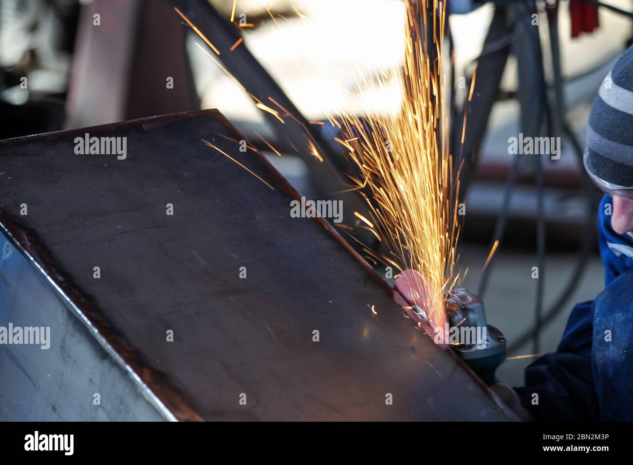 Master grind metal grinder a sparks Stock Photo - Alamy