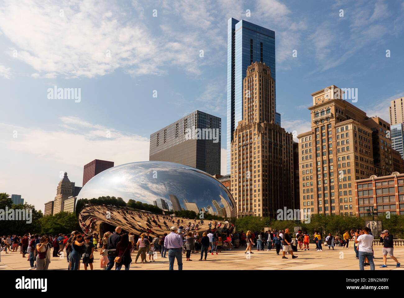 Cloud gate sculpture in Millennium Park Chicago Illinois Stock Photo ...