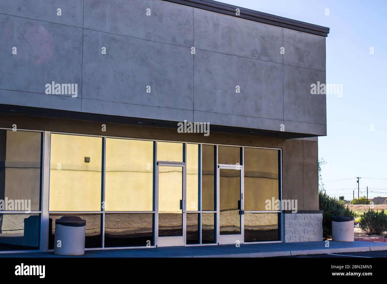 Empty Corner Store Front In Strip Mall Stock Photo - Alamy