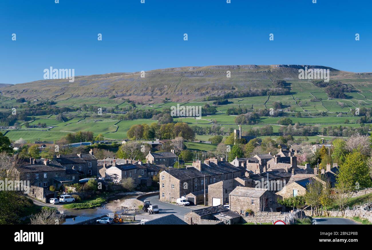 Gayle and Hawes on a clear spring evening from Beggarmans Lane, looking ...