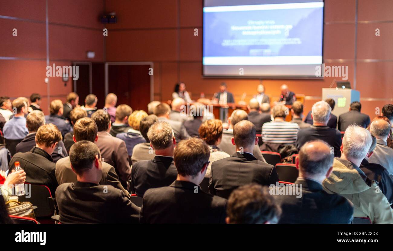 Round table discussion at business conference event Stock Photo - Alamy