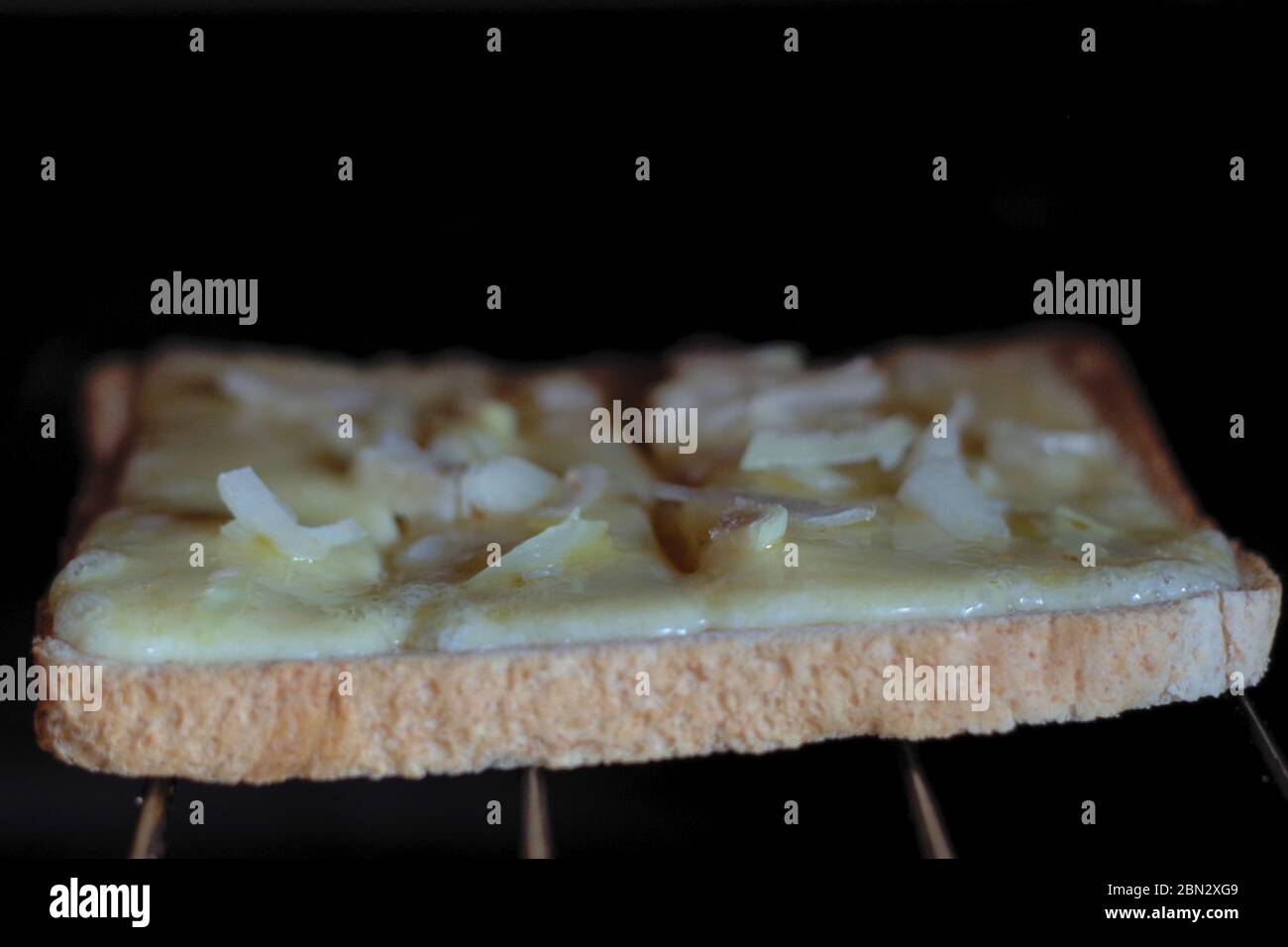 Toast under grill hi-res stock photography and images - Alamy