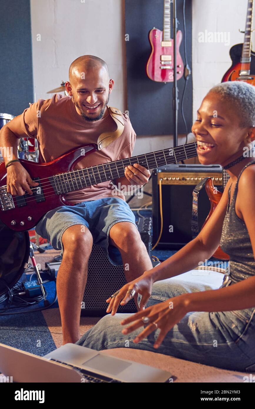 Two musicians work together hi-res stock photography and images - Alamy