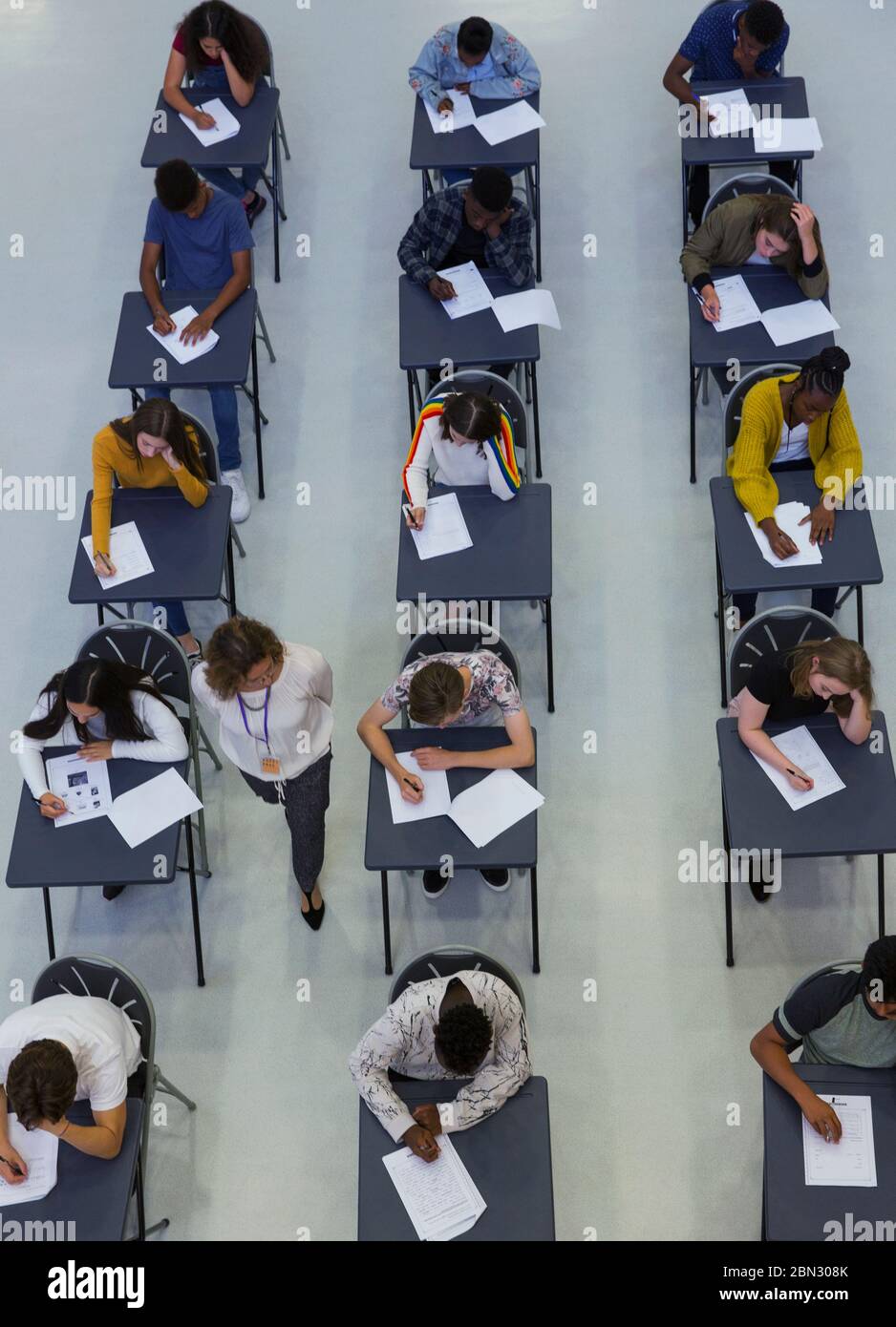School desk above hi-res stock photography and images - Alamy